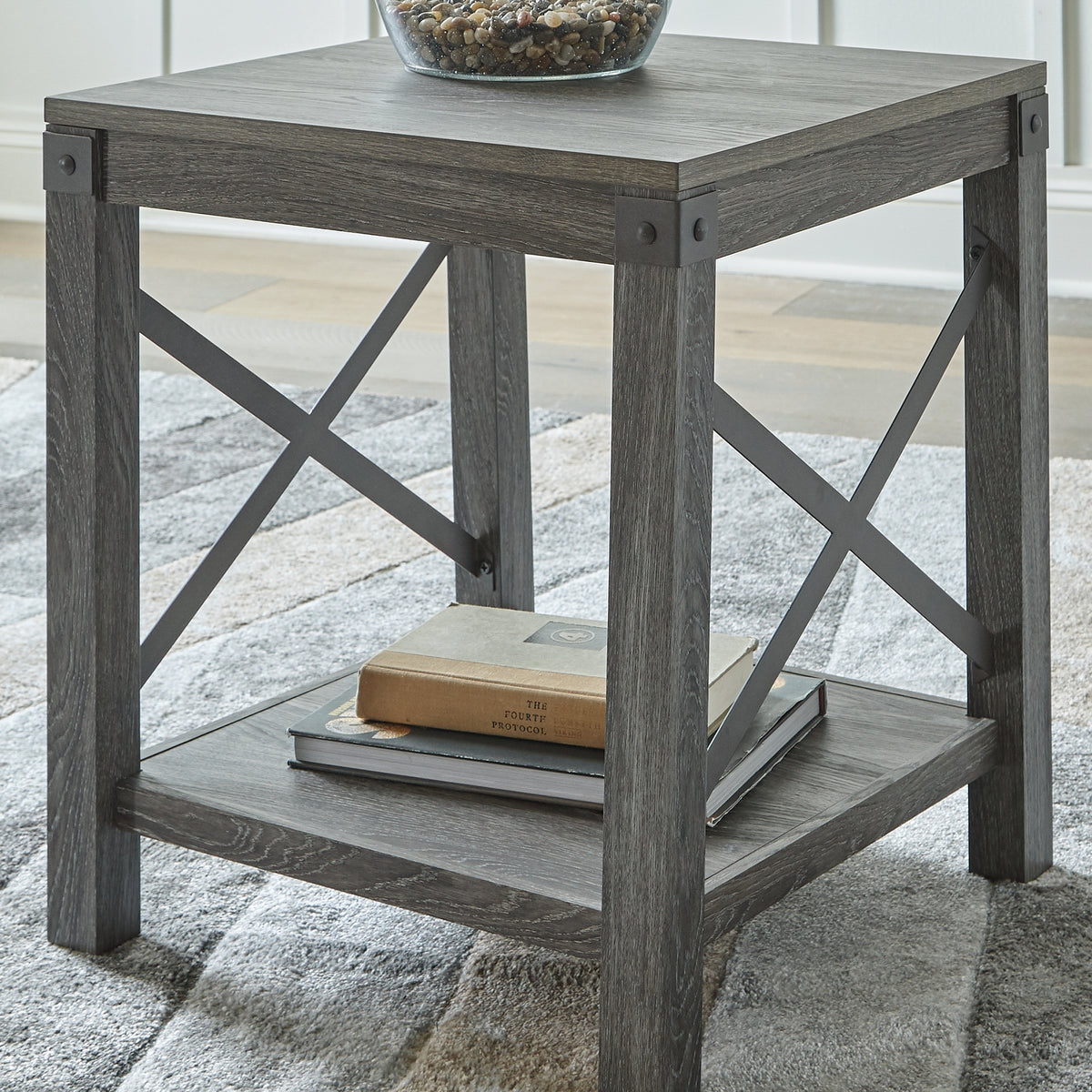 Freedan End Table – Sam's Furniture